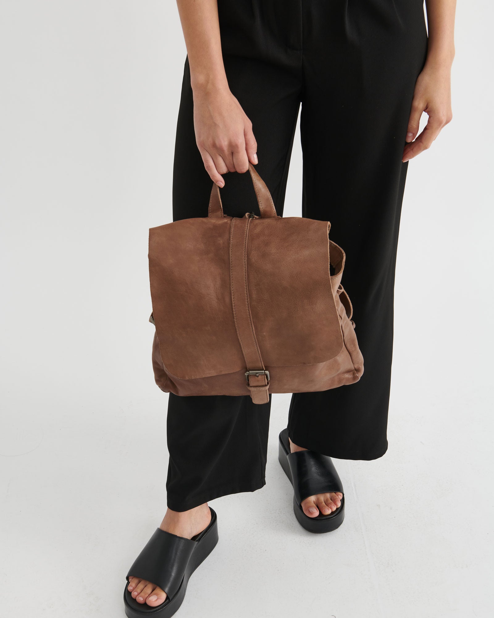 Hamburg Backpack - Unisex Washed Leather Backpack – Stitch & Hide